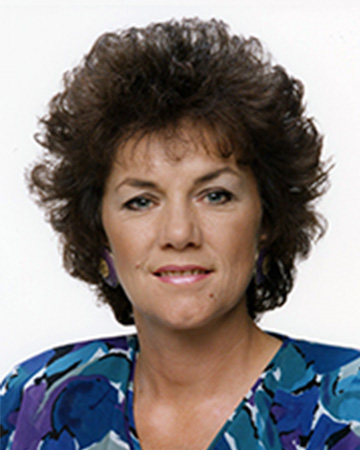 Guard rail barrier between freeway and northern subs railway line ...